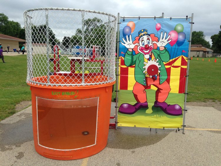 Dunk Tank - Fun Time Bounces